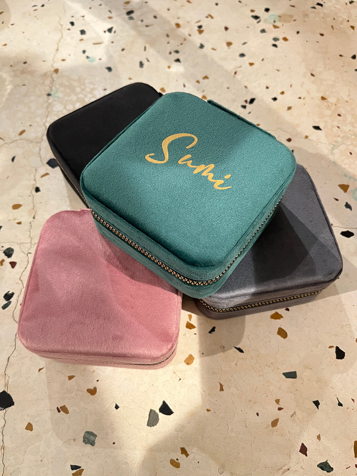 Premium Hand Bags & Accessories with a simplistic design approach ...