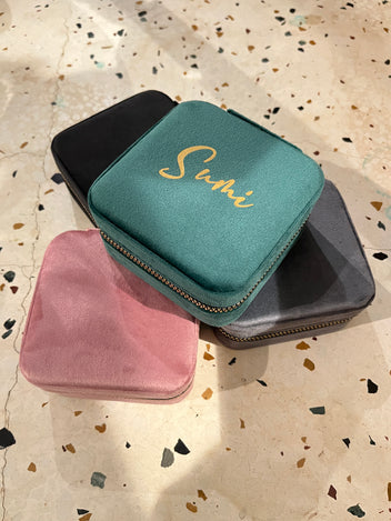 Premium Hand Bags & Accessories with a simplistic design approach ...